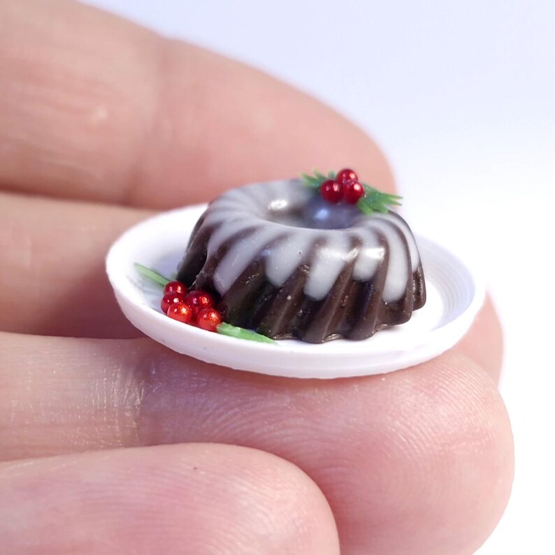 Miniature Christmas Pudding on Plate - 1:12 Scale, Realistic Dollhouse ...