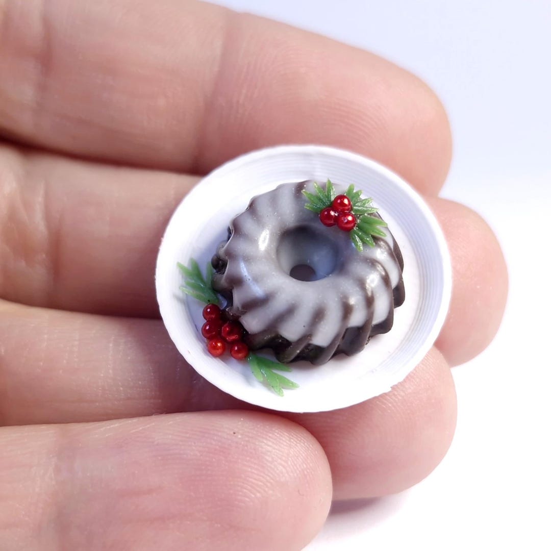 Miniature Christmas Pudding on Plate - 1:12 Scale, Realistic Dollhouse ...