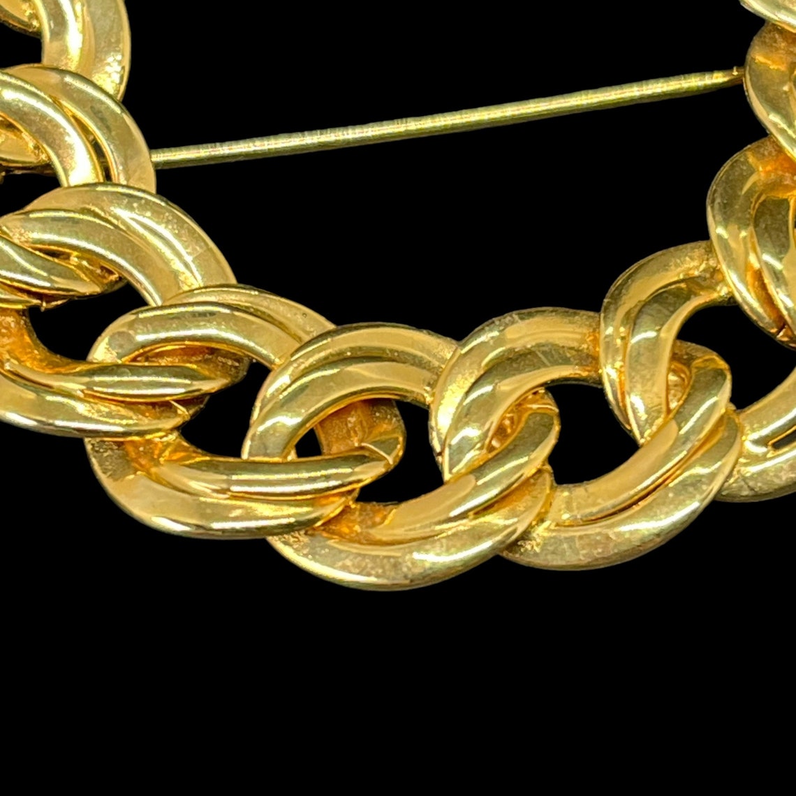 VINTAGE | Signed MONET Gold Plated Circle Pin Brooch | Cuban Link Style ...