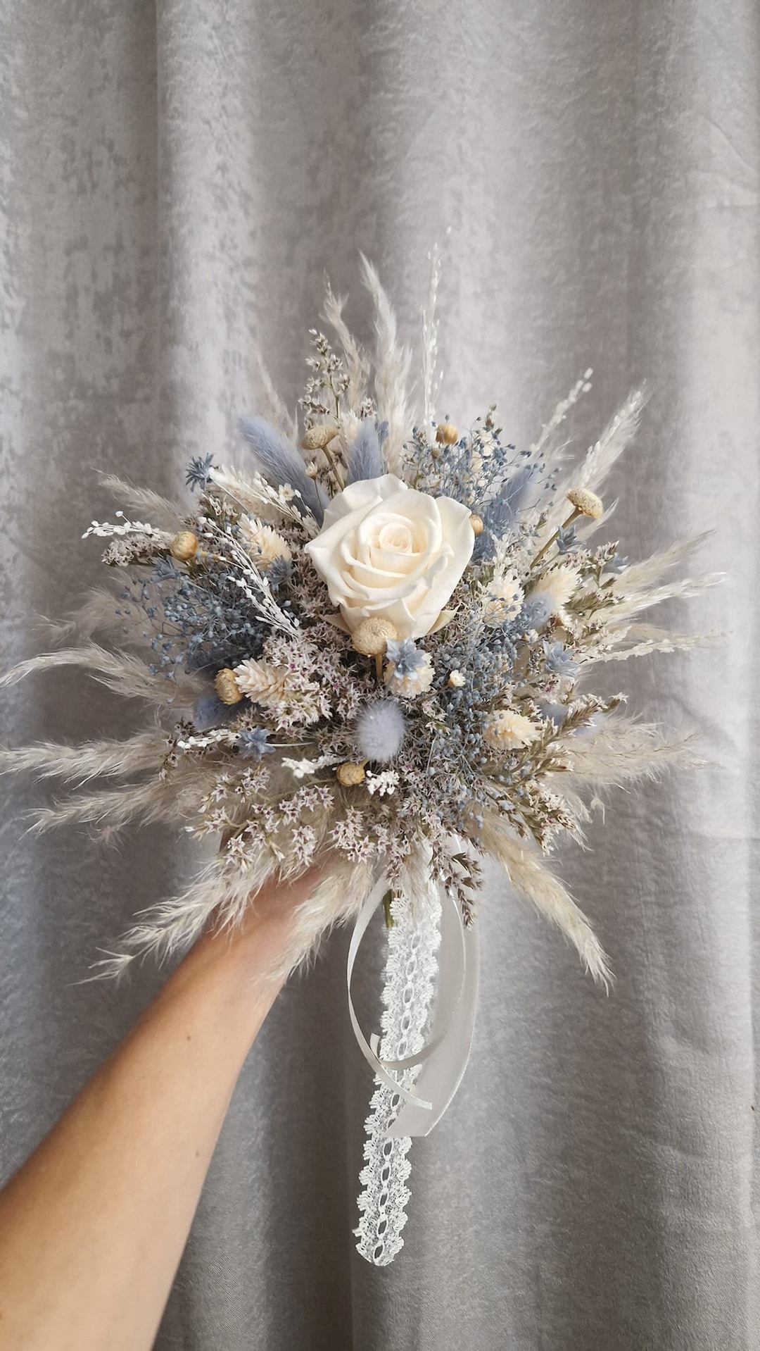 Petit bouquet de mariée bleu glace, bleu/gris, crème rose éternelle ...