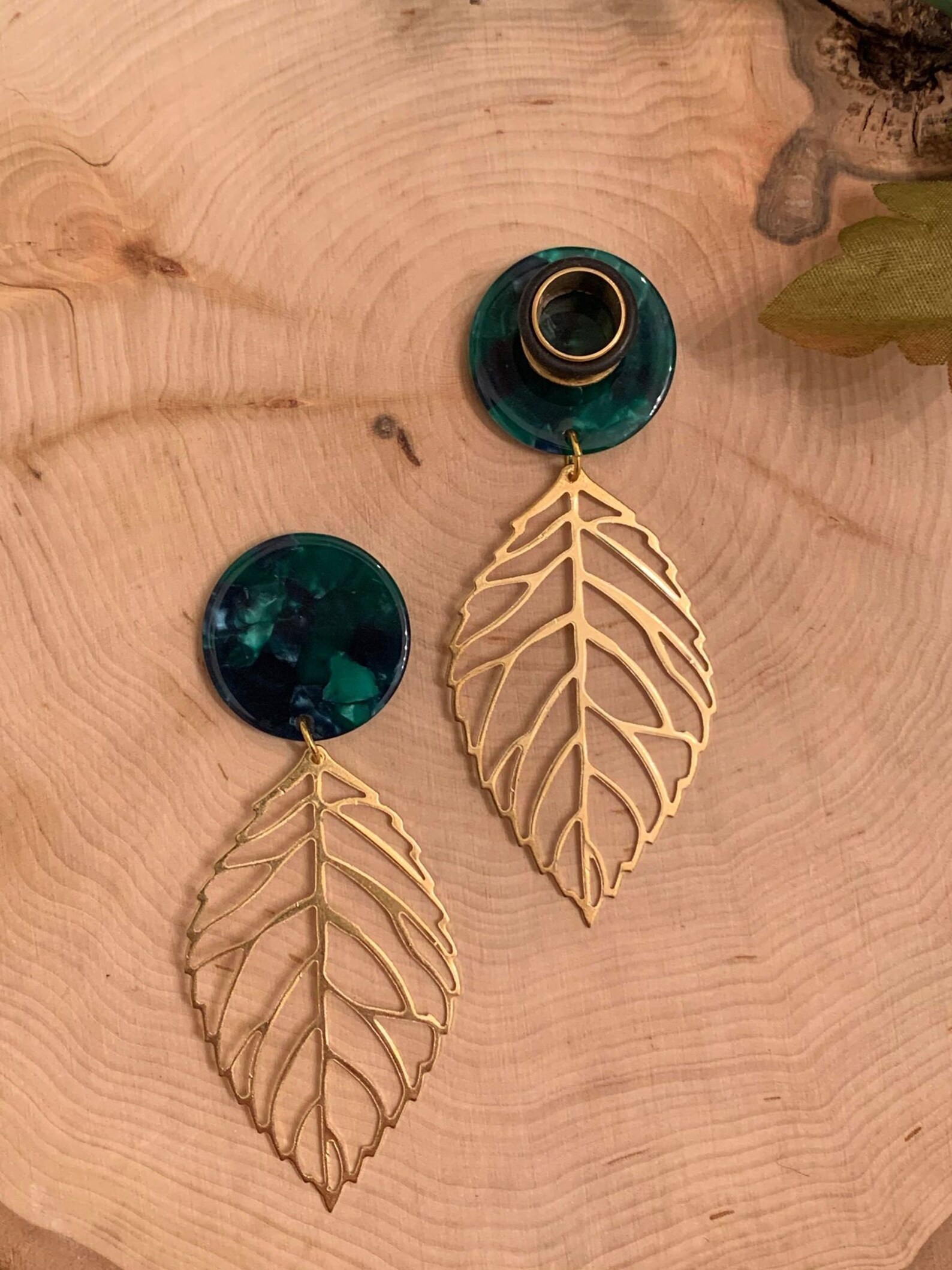 0g-5/8 16mm Green Acetate Disc W/ Large Gold Leaf Drop | Etsy