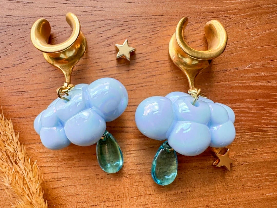 2g (6mm) - 1 3/16 (30mm) Baby Blue & Gold Iridescent Raincloud Saddles ...