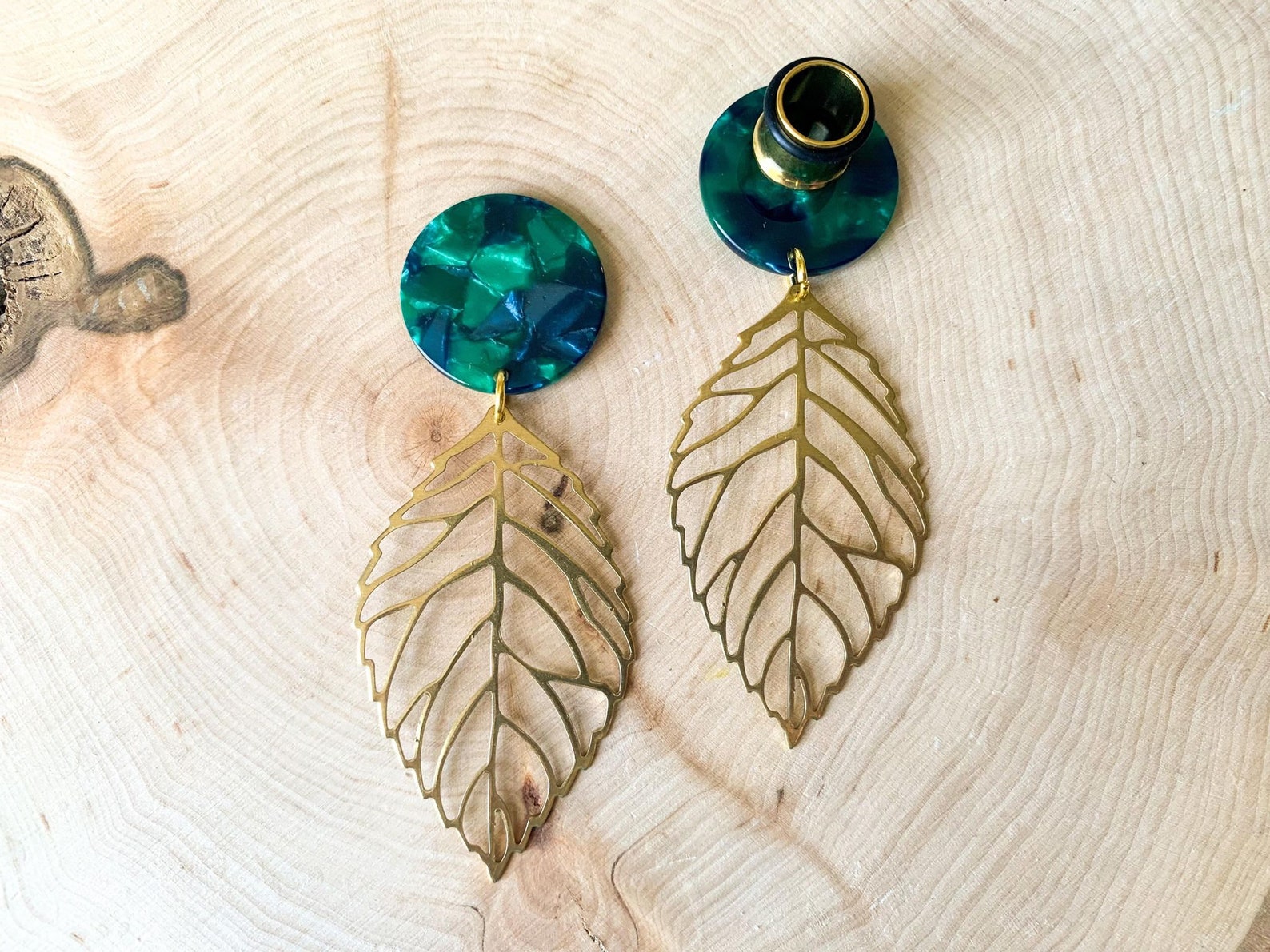 0g-5/8 16mm Green Acetate Disc W/ Large Gold Leaf Drop - Etsy