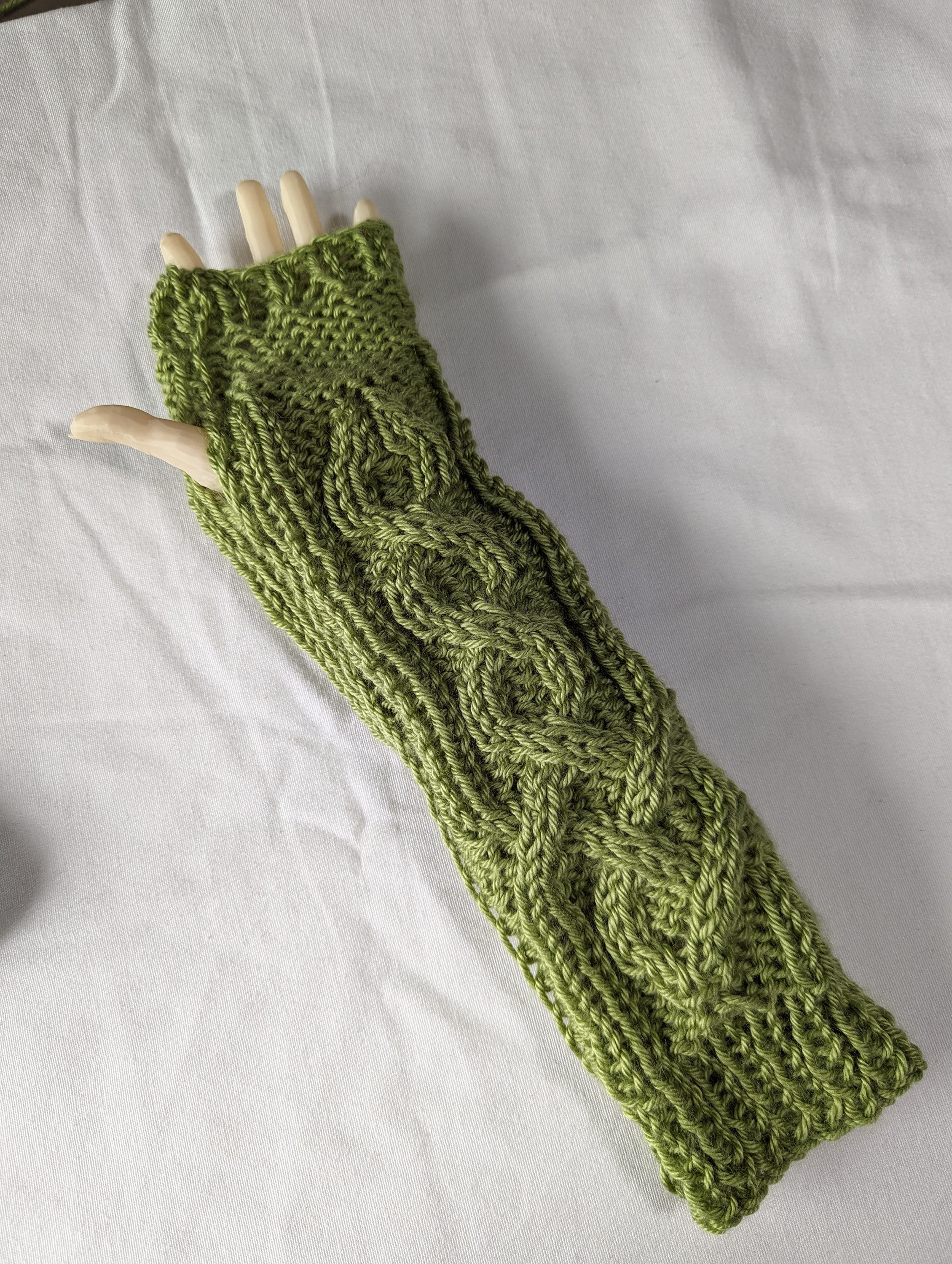 Celtic Knot Fingerless Glove Pattern - Etsy
