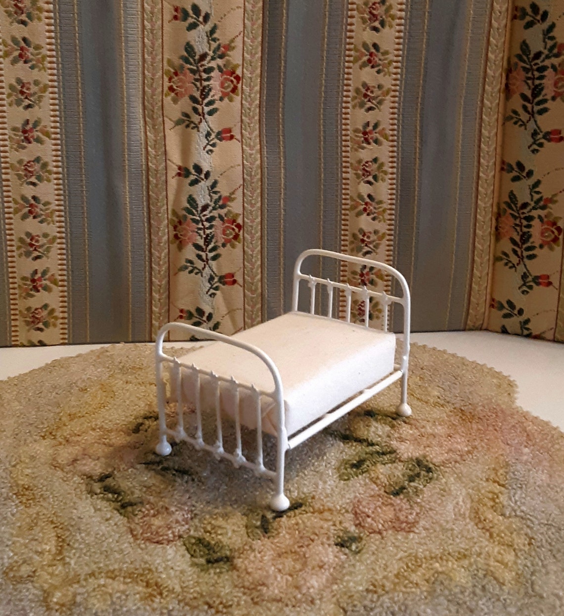 Half Scale 1 24 Scale Dollhouse Miniature Bed Brass Iron Look Etsy