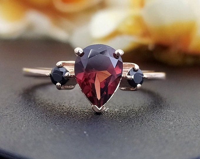 1900s Antique Garnet and Split Pearl 14K Gold Ring - Etsy Canada