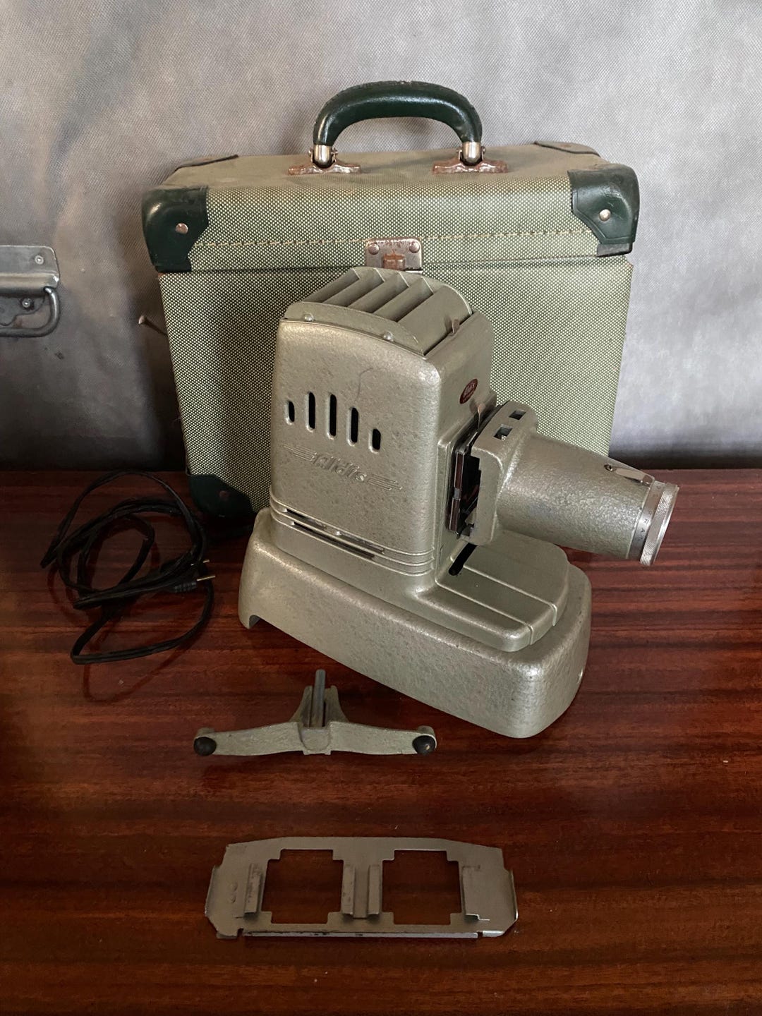 Old ALDIS Green Metal Slide Projector + Vintage Transport Case #B889 - Etsy