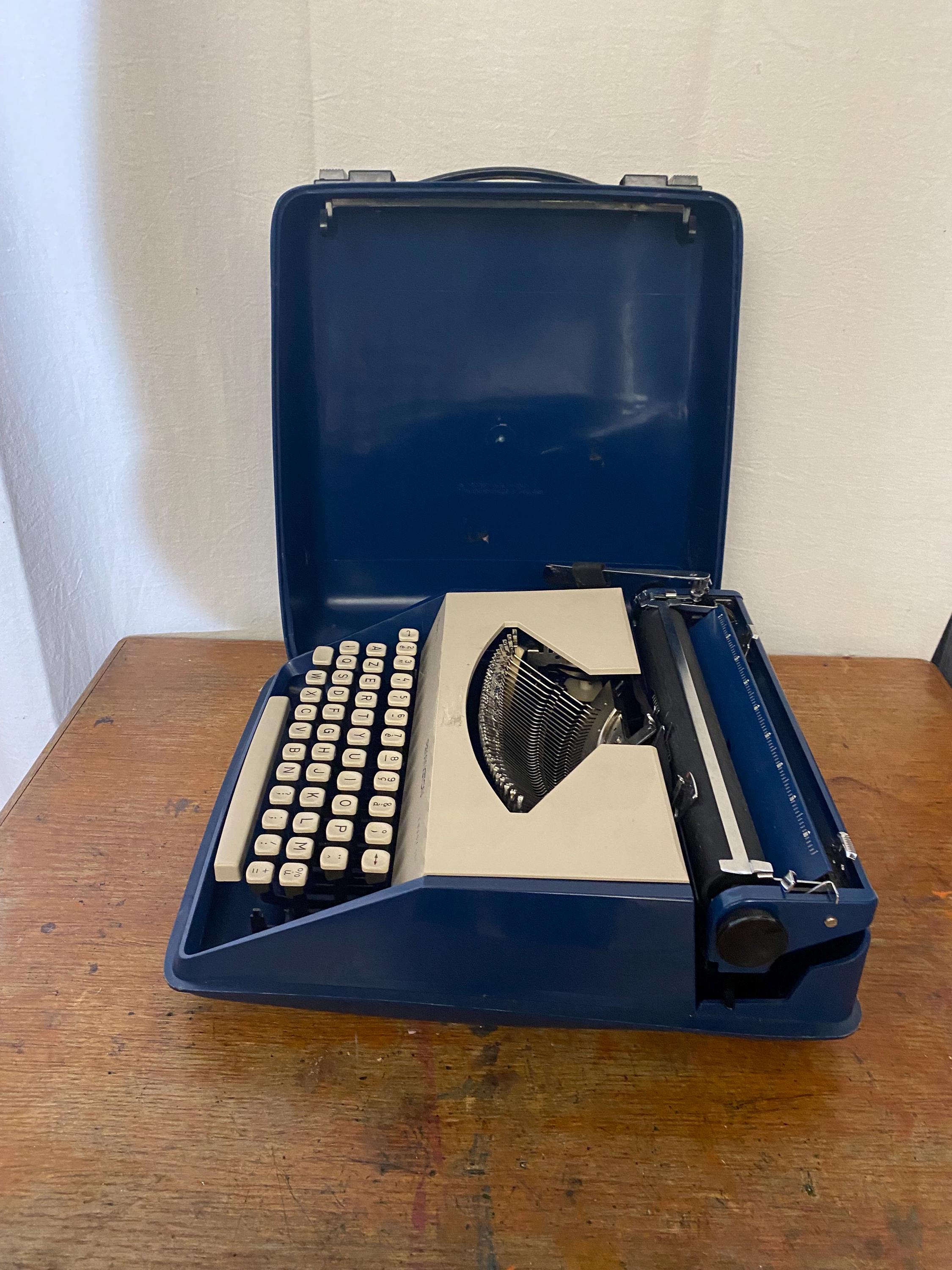 Antique REMINGTON Envoy III Blue Typewriter + Vintage Case #C707 - Etsy