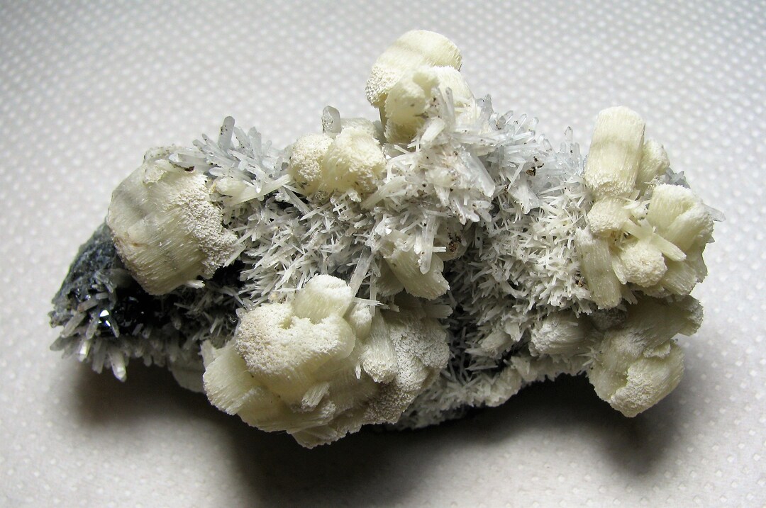 Aesthetic Rare Two Generations Fluorescent Calcite on Sphalerite and ...