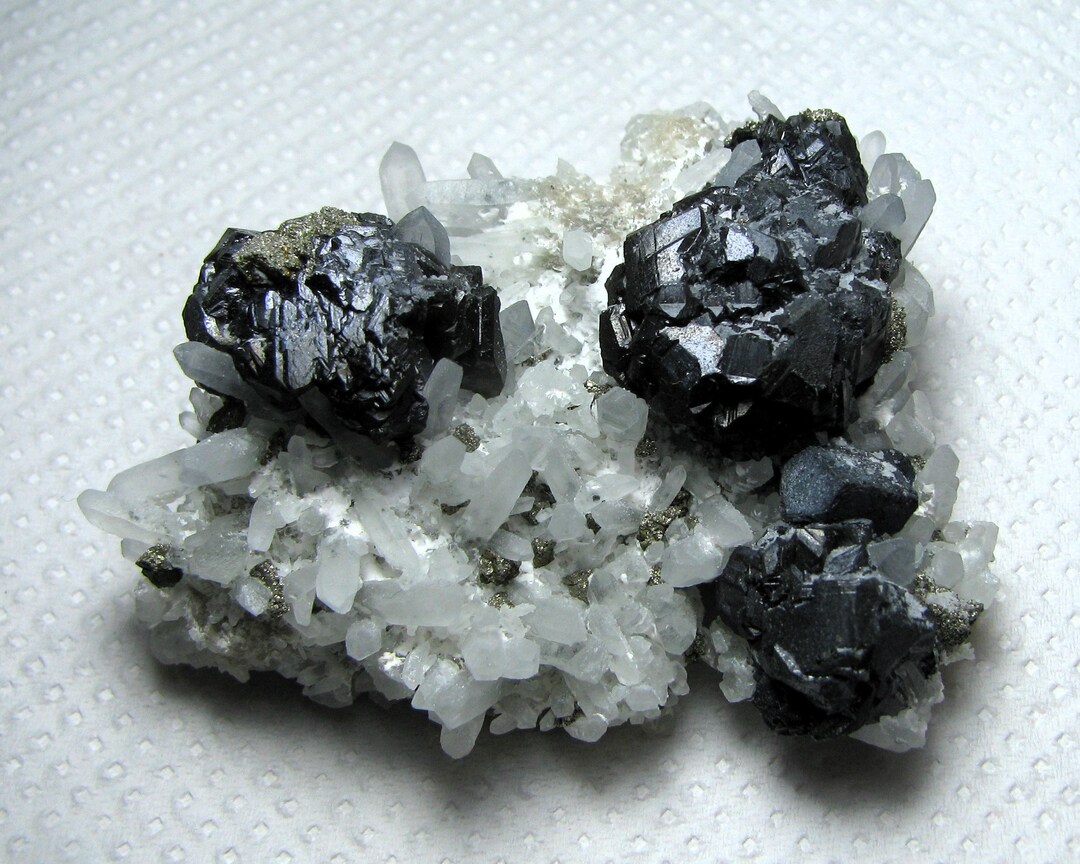 Great Rare Sphalerite /cleophane/ on Quartz, Madan,bulgaria, Mineral ...