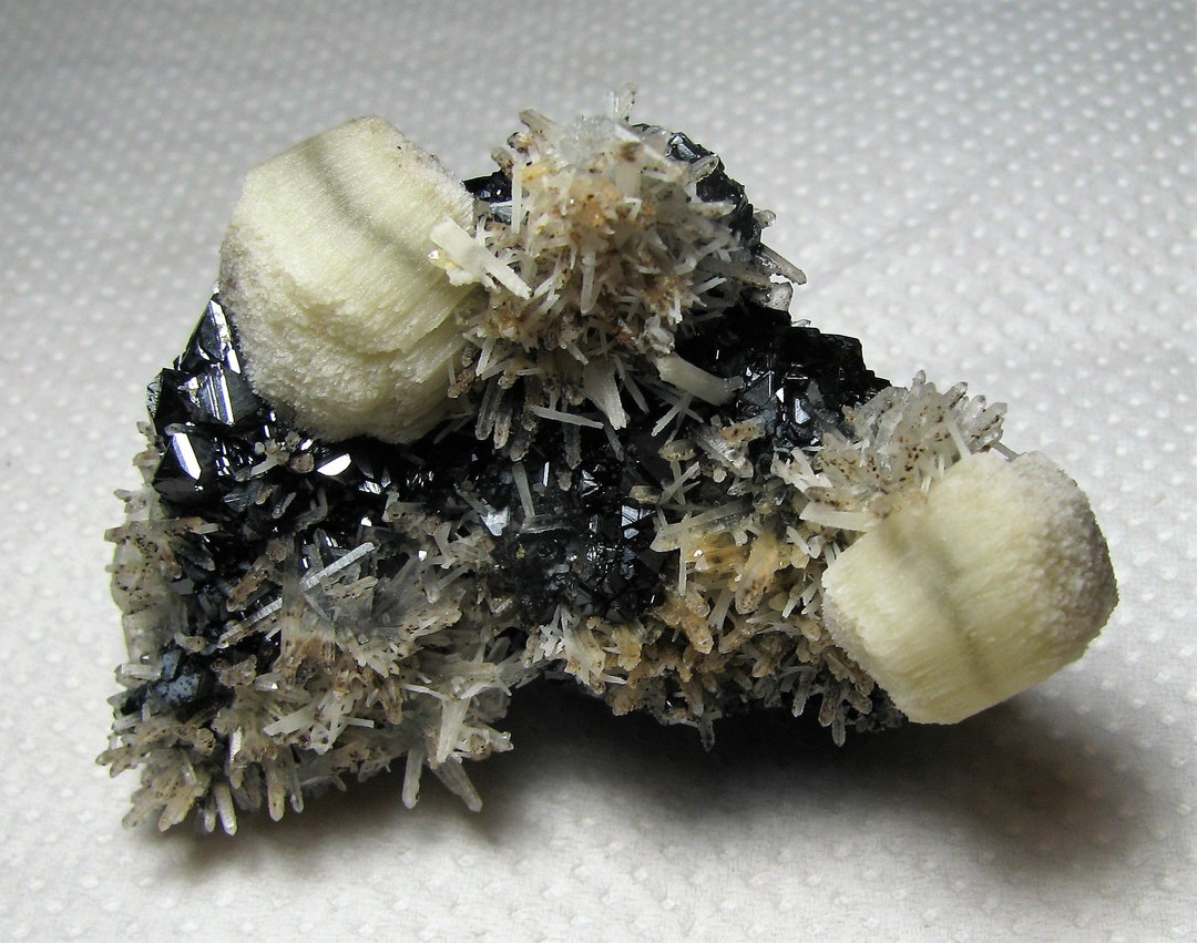 Aesthetic Rare Two Generations Fluorescent Calcite on Sphalerite and ...