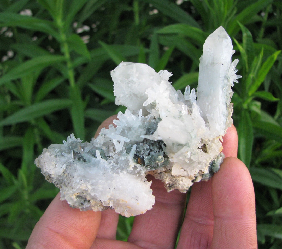 Very Aesthetic Two Generations Quartz From the Famous 9th of September ...