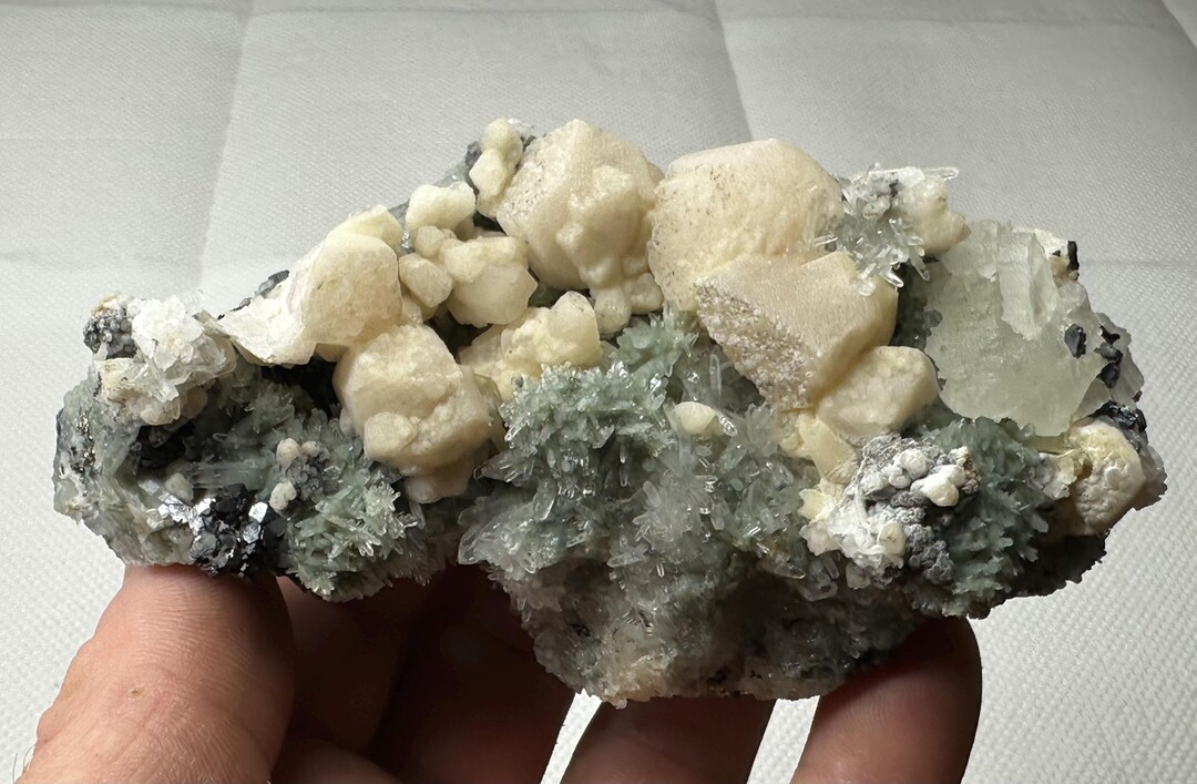Rare Fluorescent Calcite With Green Quartz With Chlorite Includings and ...