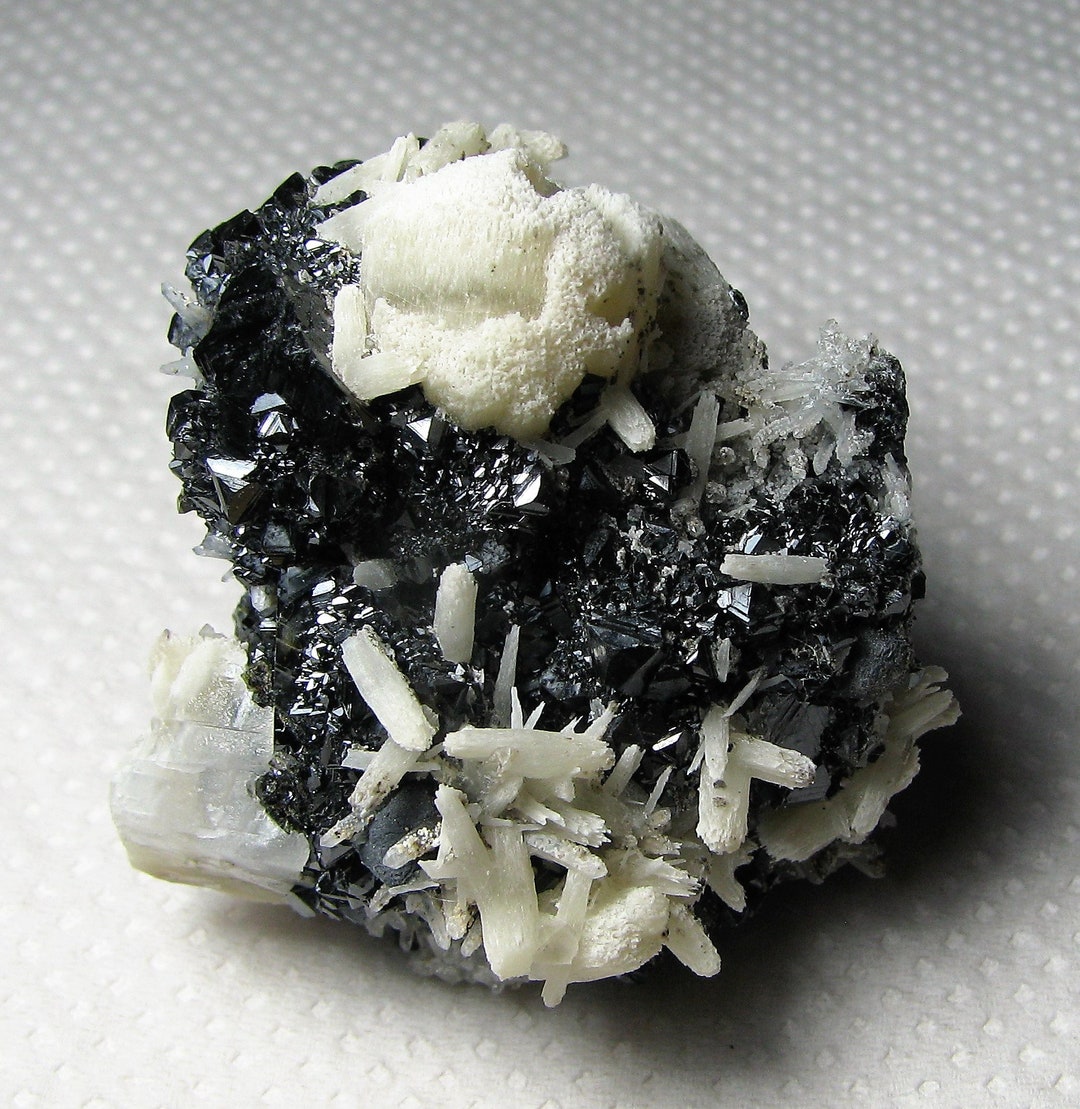 Aesthetic Rare Two Generations Fluorescent Calcite on Sphalerite and ...