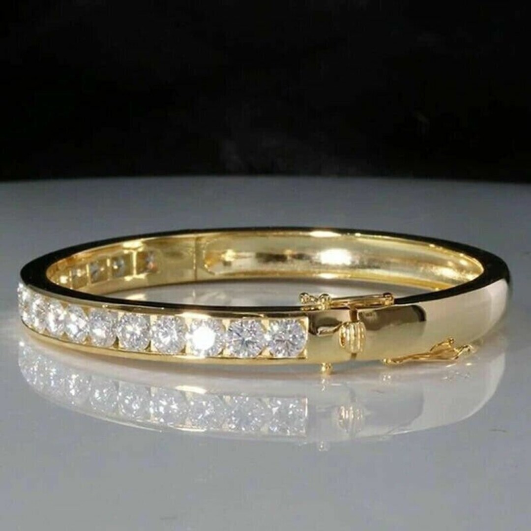 Bracelet jonc simulé avec diamants ronds de 6,13 cts plaqué or argent ...