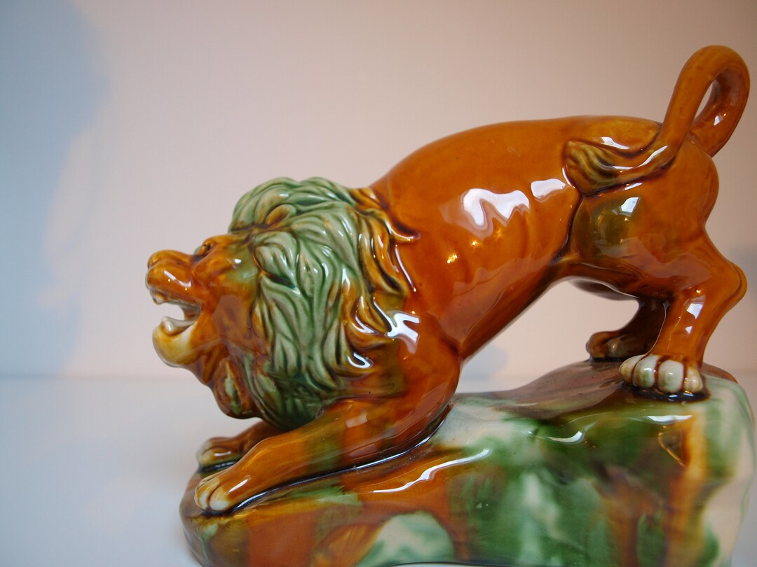 Two-tone Ceramic Lion, Beautiful Slurry, Porcelain Posture Enamelled ...