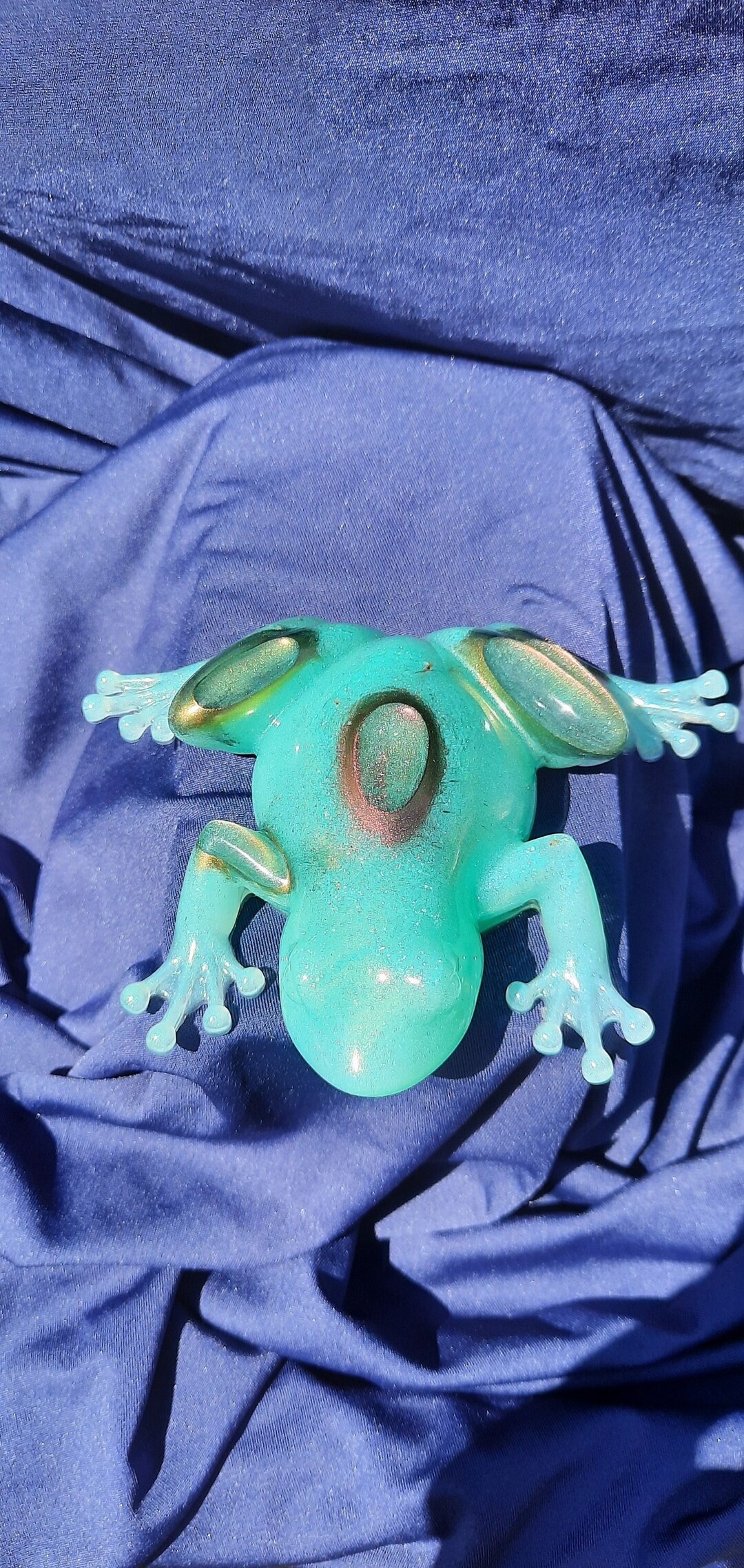 Resin Frog Figurine. Epoxy Resin Cute Frog With Glow Effect. - Etsy