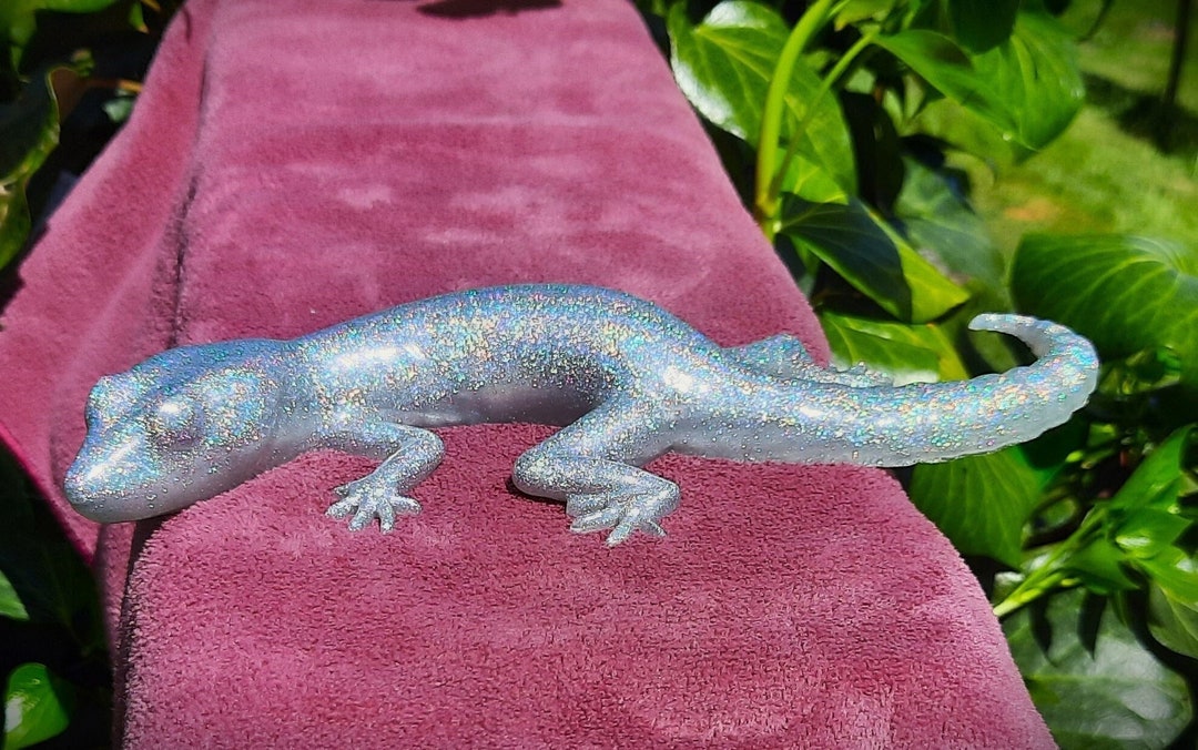 Rainbow, Irridescent Resin Gecko. Beautiful, Color Changing Rainbow ...