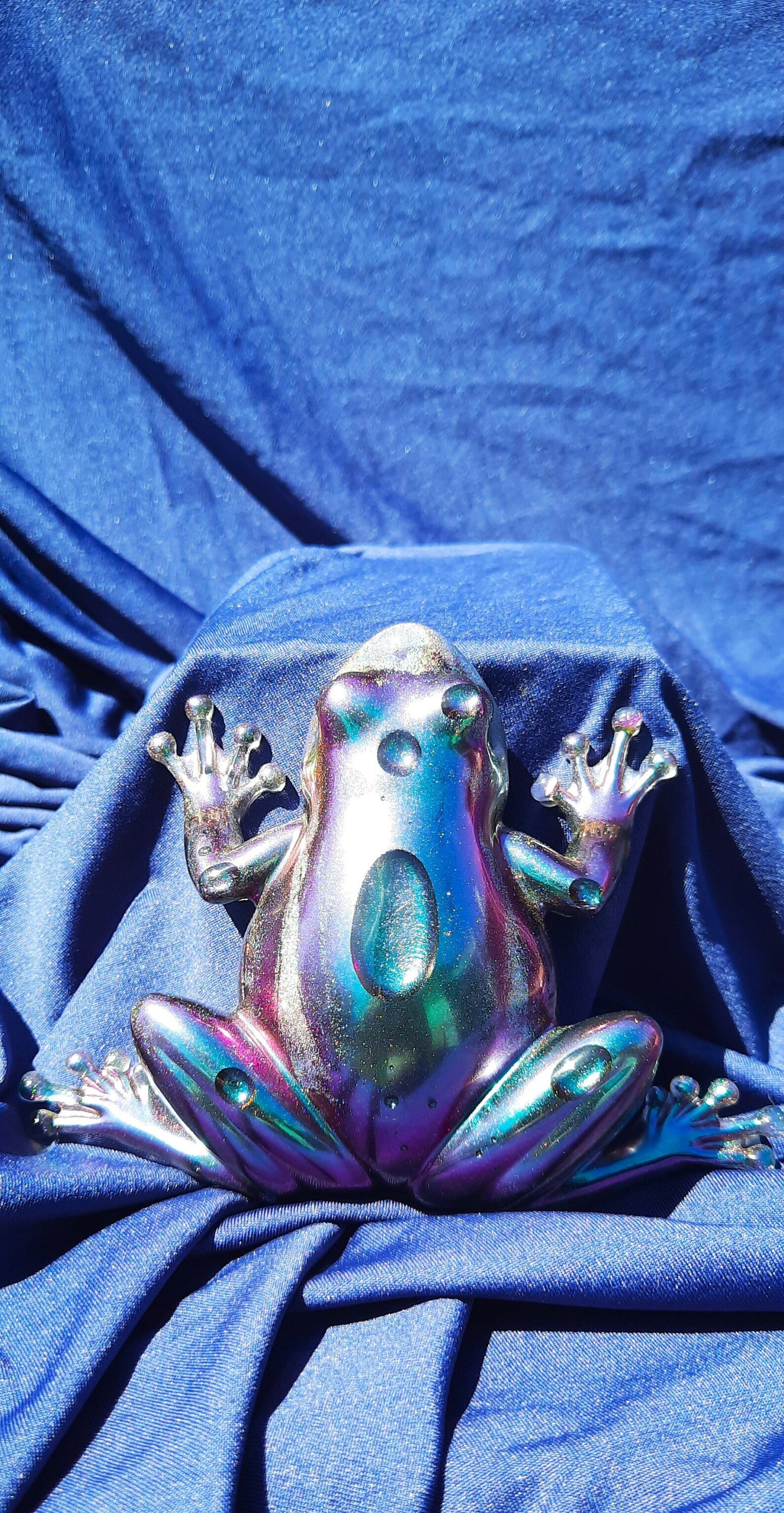 Frog Figurine. Epoxy Resin Frog With Colorchanging Powders. Water ...