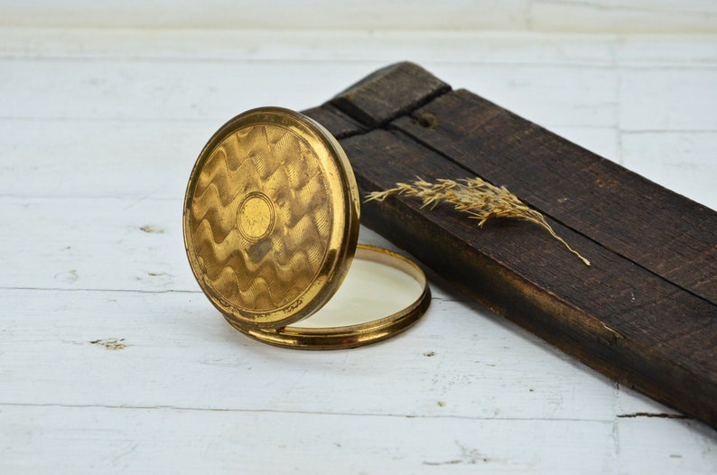 Vintage Powder Box Vintage Makeup Box Vintage Brass Box - Etsy