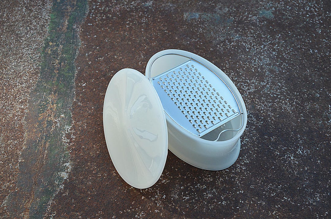 Italian Vintage Round Cheese Grater Box for Parmesan, Cheese Holder ...