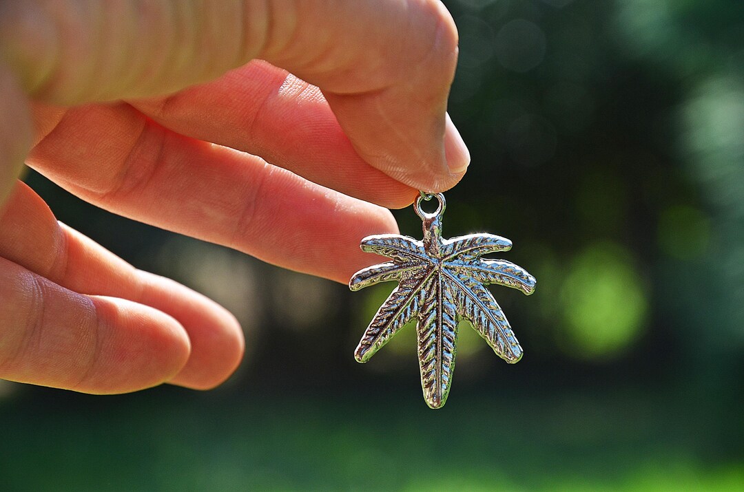 Vintage Marijuana Leaf Pendant Necklace, Weed Necklace, Cannabis ...