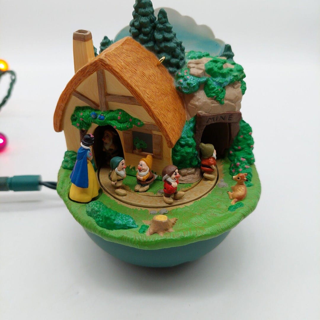 Hallmark Walt Disney's Snow White and the Seven Dwarfs Ornament 2004 ...