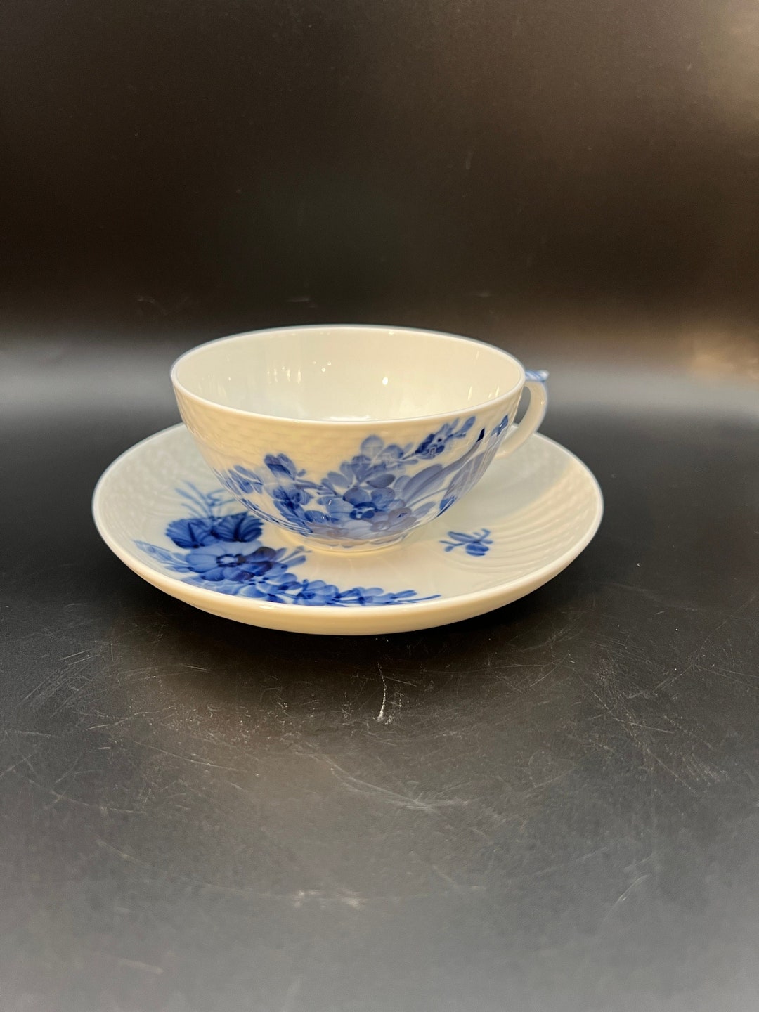 Antique Royal Copenhagen Tea Cup and Saucer 1900-1920 #10/1551 Flow ...