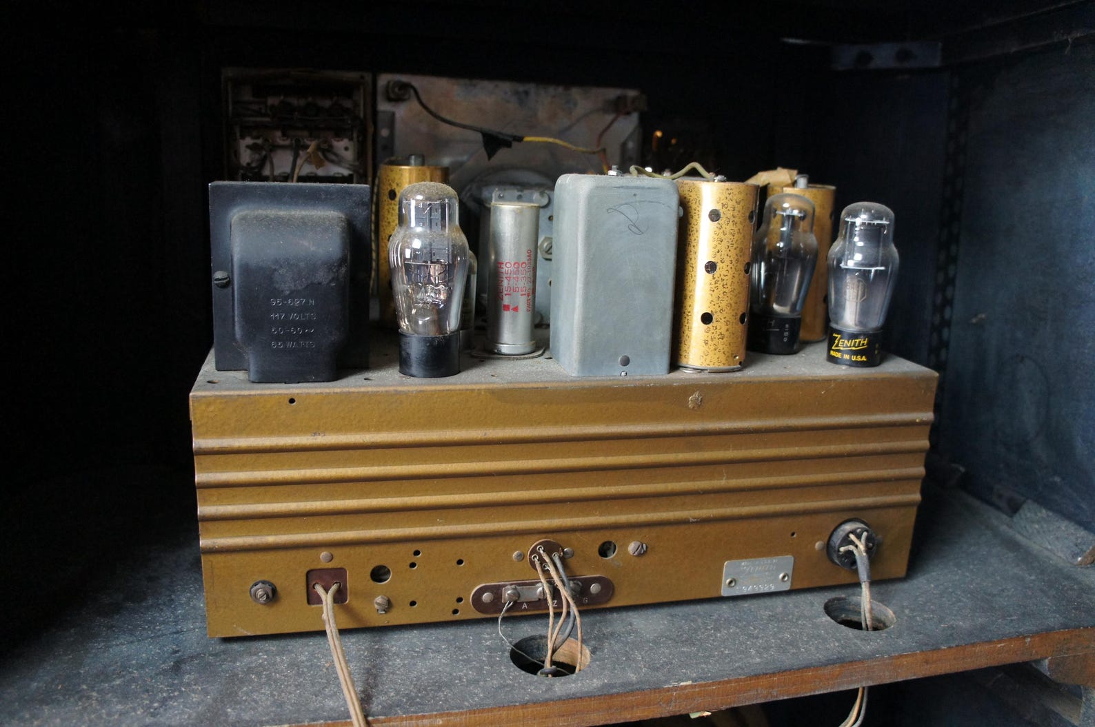 1941 Zenith Art Deco Walnut 8S563 Vacuum Tube Floor Radio Console 40 ...