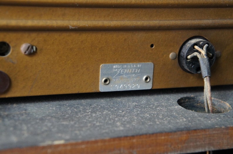 1941 Zenith Art Deco Walnut 8S563 Vacuum Tube Floor Radio Console 40 ...