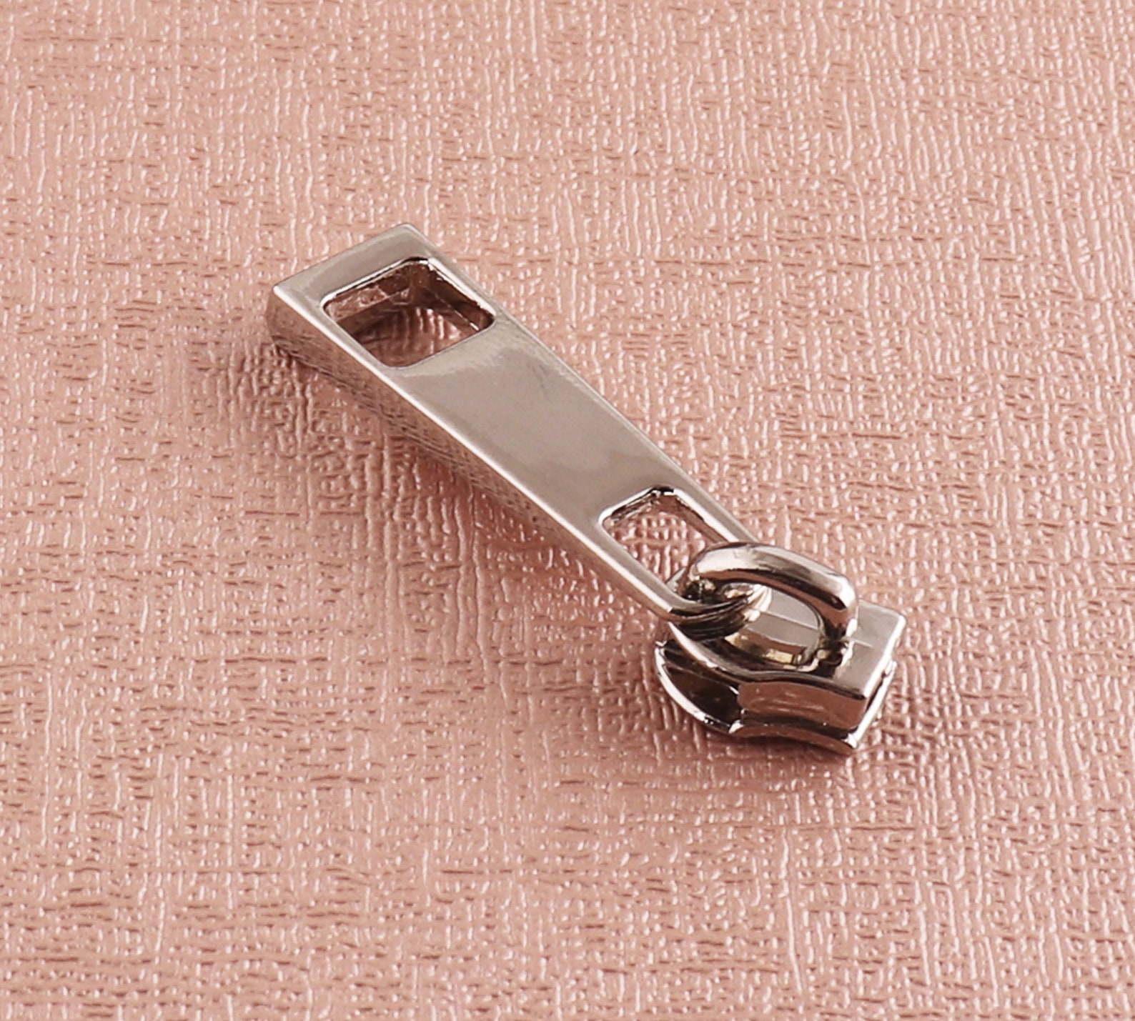 10pcs Silver Pulls for #3 Nylon Coil Zippers Silver Zipper Sliders Bulk ...