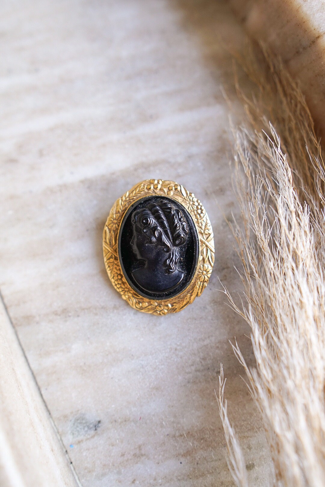 Vintage Black Cameo Brooch With Gold Floral Frame, Vintage Cameo ...