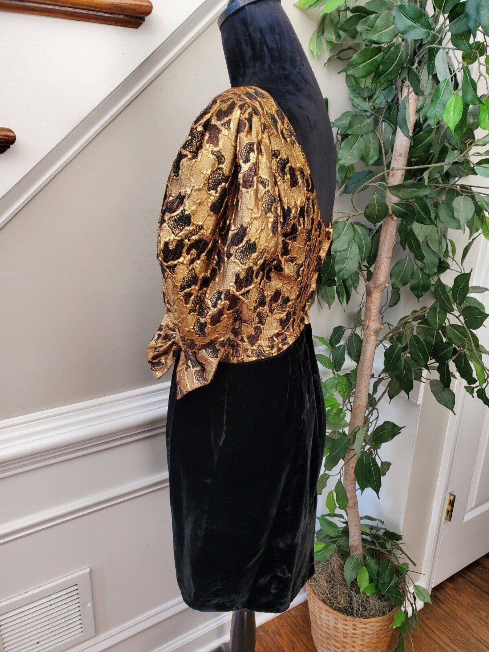 Rare Vintage Deborah Snell Black & Gold Round Neck Balloon Sleeves ...