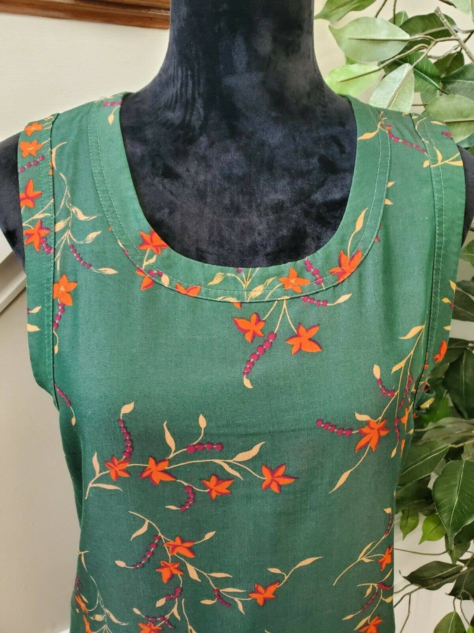 Vintage Original TY Wear Green Round Neck Sleeveless Knee Length Dress ...