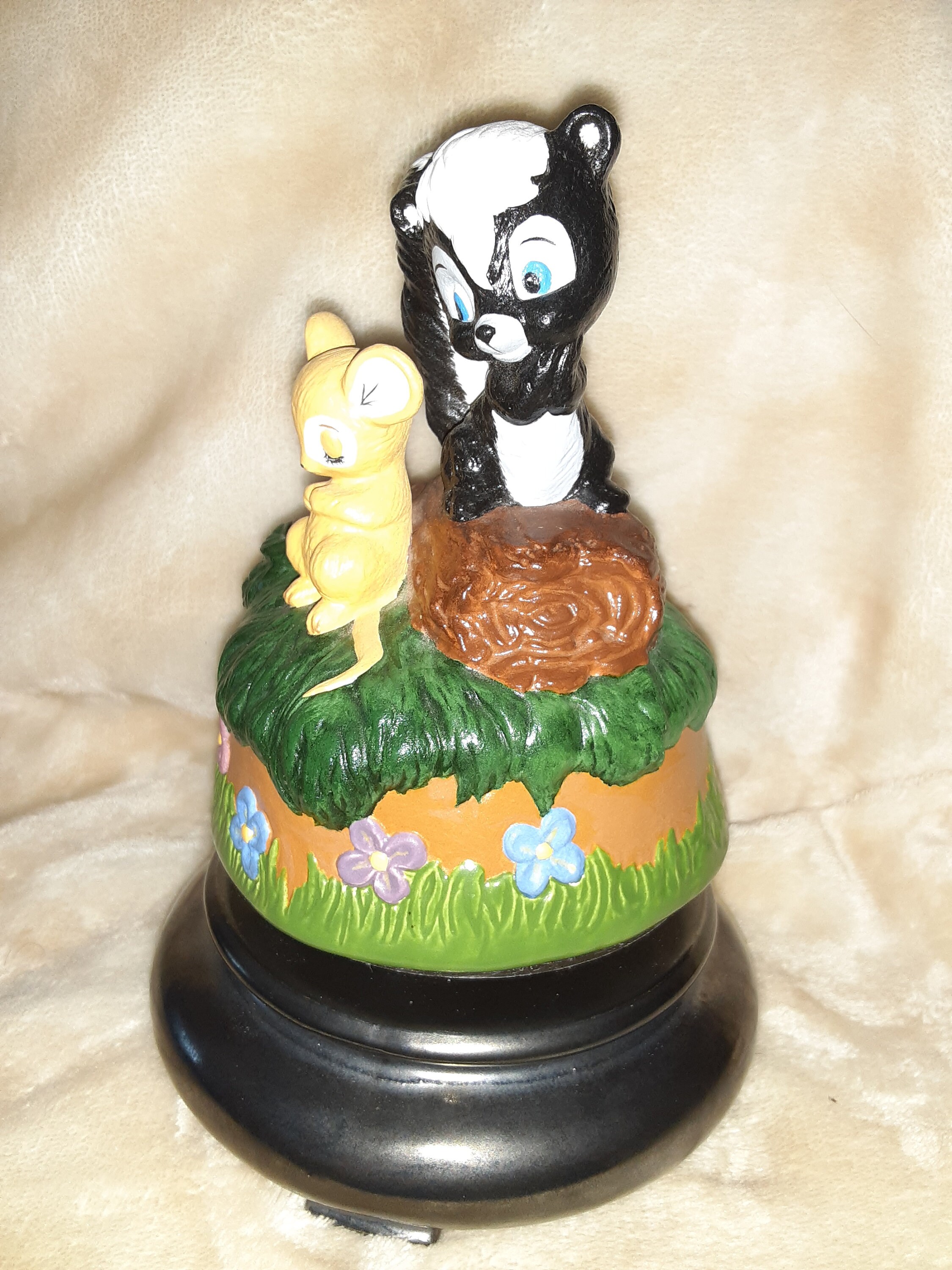 Hand-painted Skunk and Mouse Music Box - Etsy Denmark