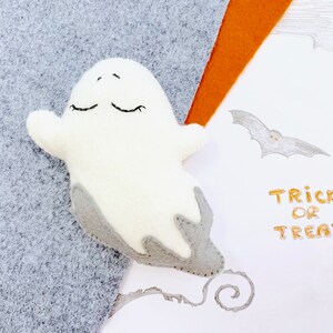 Felt Ghost Diy, Felt Ghost Pattern, Felt Toy Halloween, Cute Ghost ...