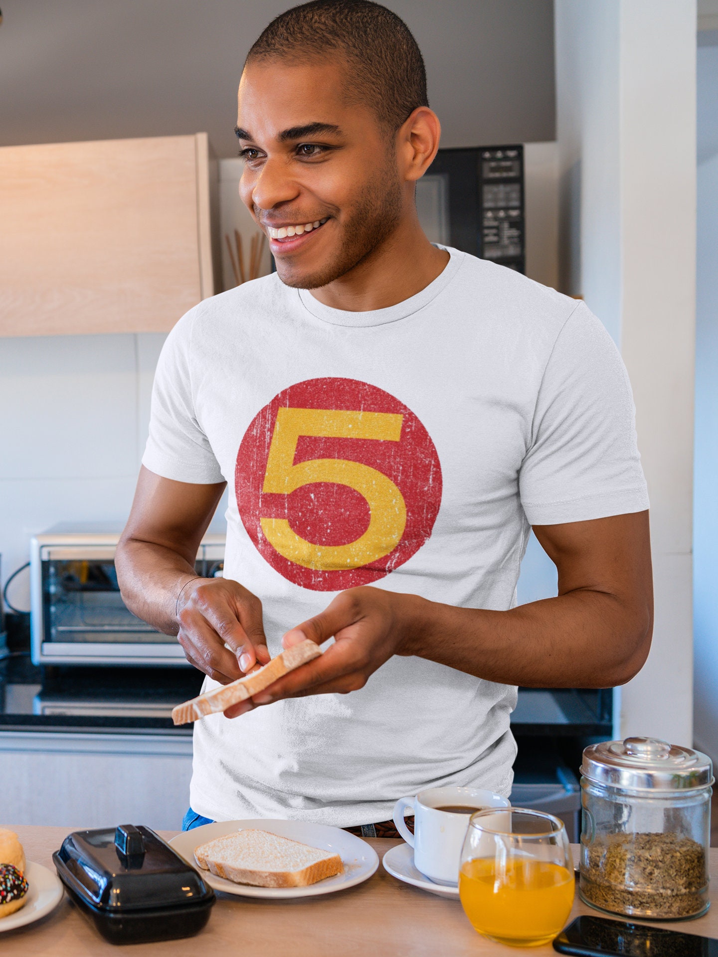 Classic Speed Racer Number 5 in Red Vintage Circle T-shirt - Etsy