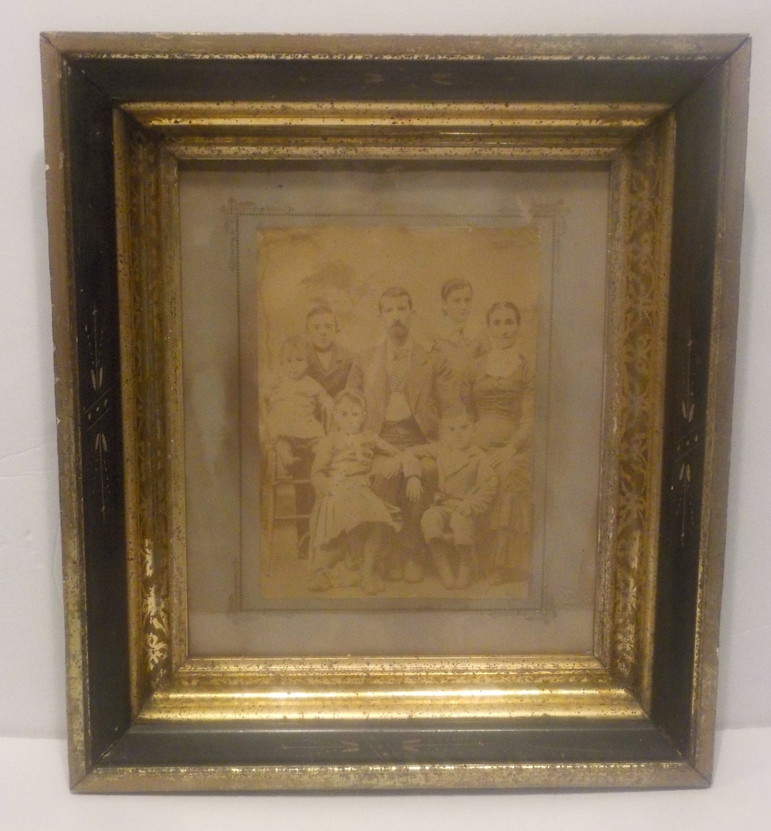 Vintage Family Photo in Vintage Wood Frame - Etsy