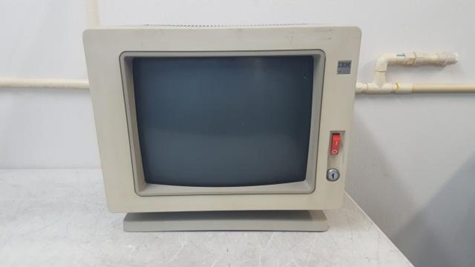 Vintage IBM 3180 W4681 15" Adjustable Stand Terminal CRT Monitor Green ...