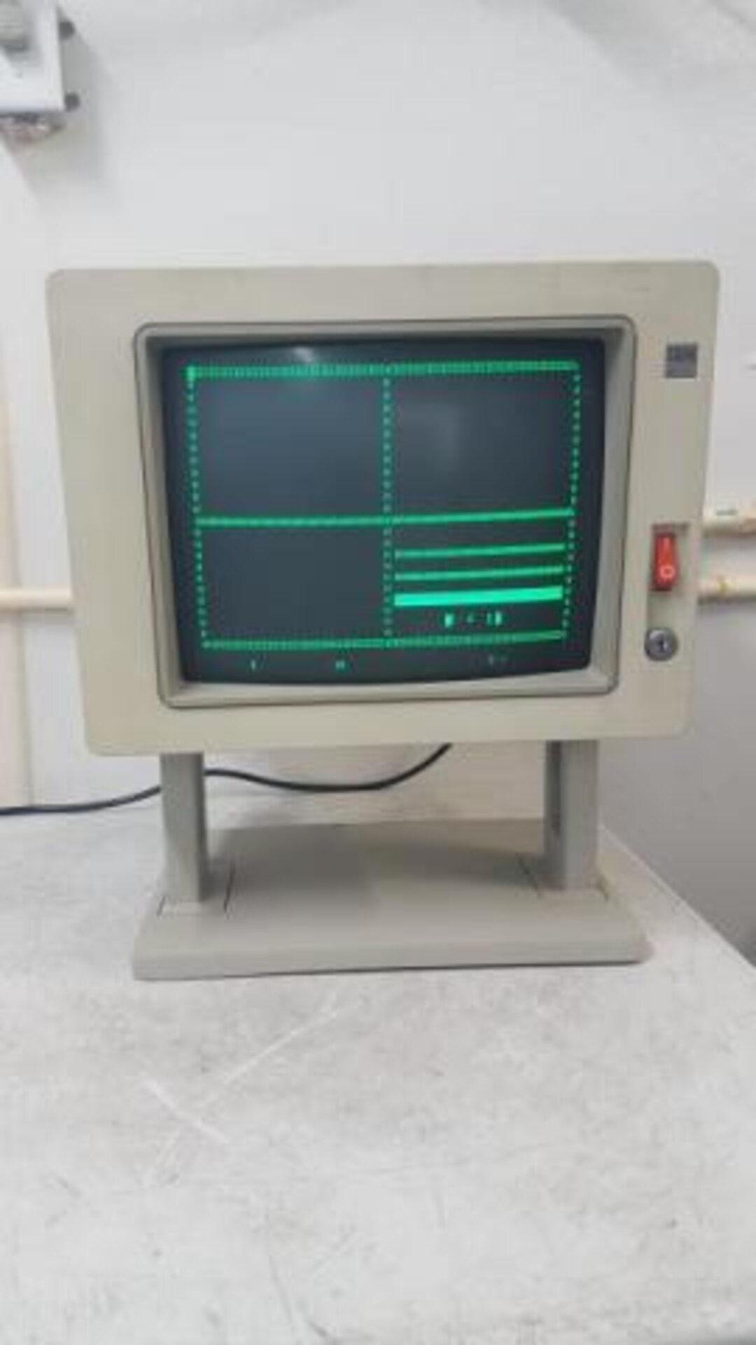 Vintage IBM 3180 W4681 15" Adjustable Stand Terminal CRT Monitor Green ...