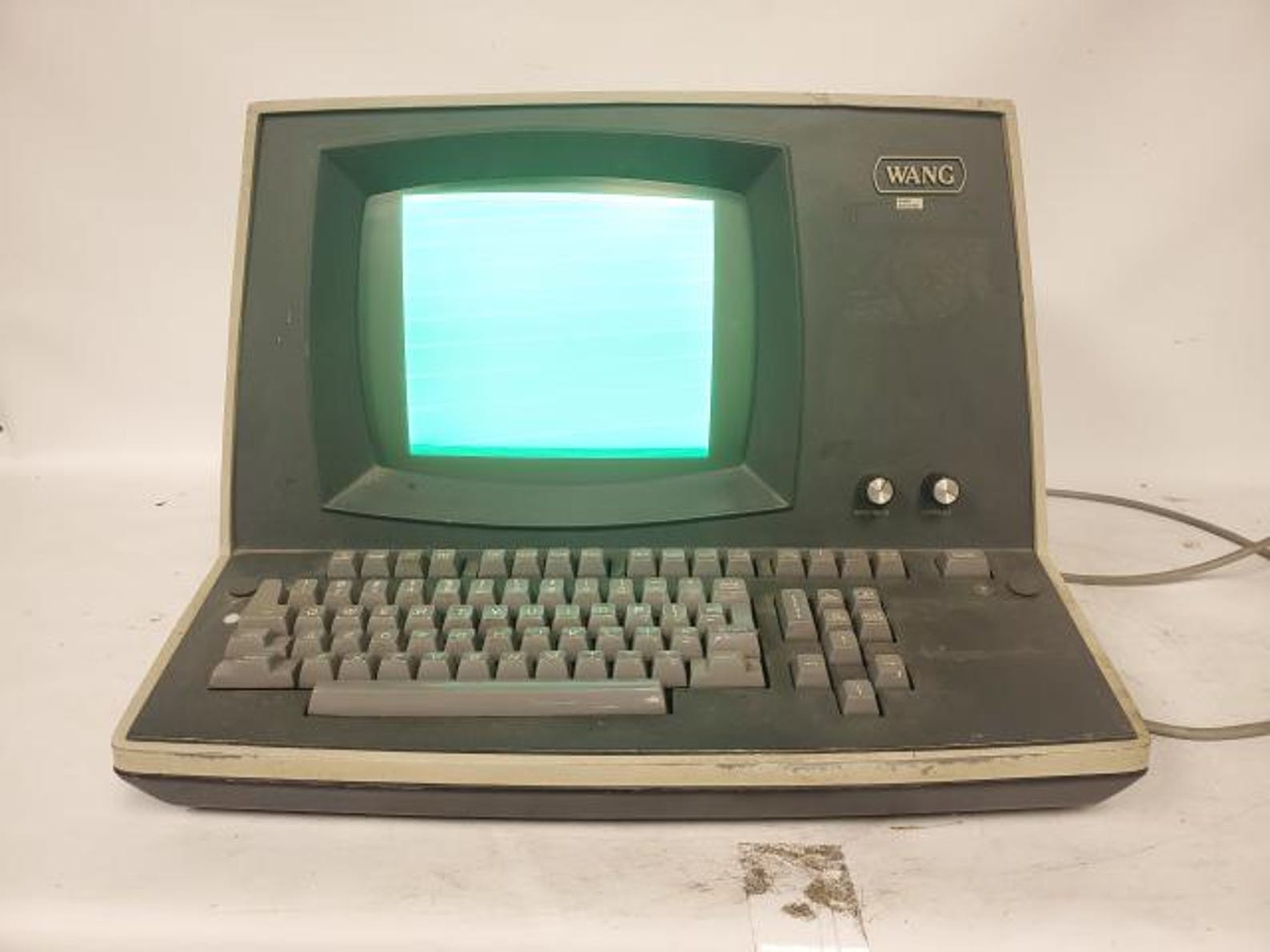 Wang 5506 11" Monitor Computer Terminal W/ Built-in Keyboard Image Burn ...