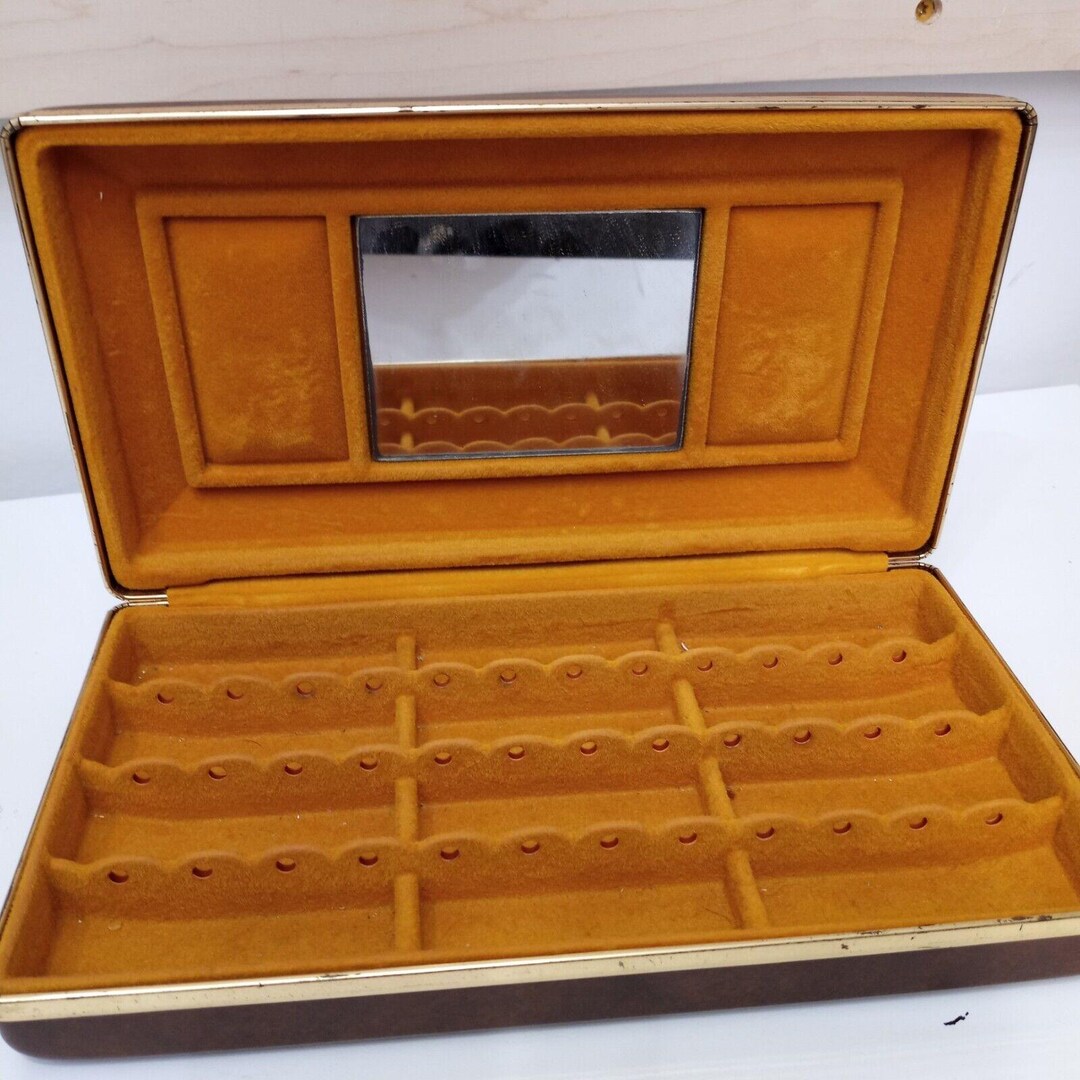 Fantastic Vintage Earring Holder Jewelry Box Travel Case. Small Space ...