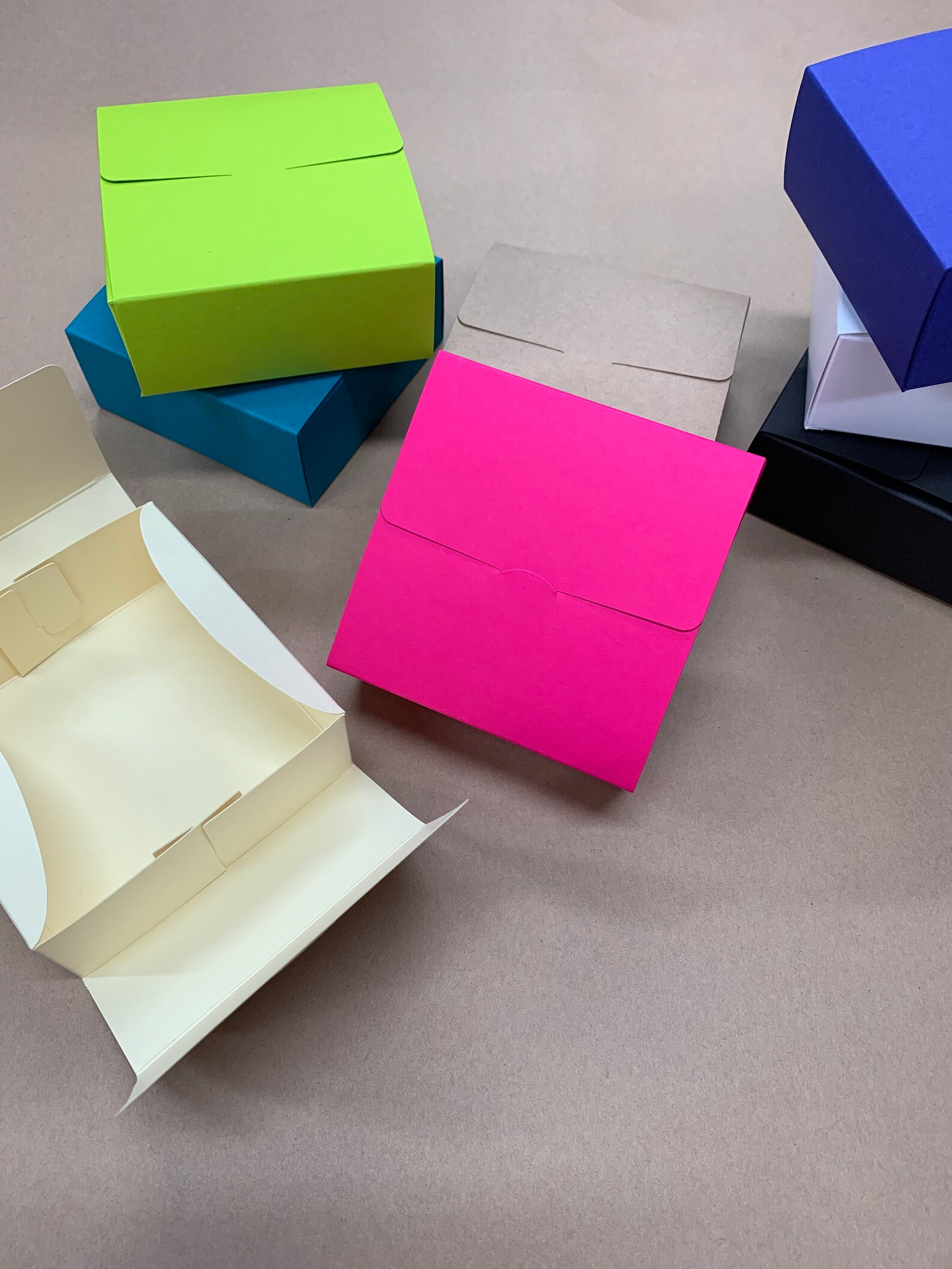 10 X MEDIUM SQUARE Coloured Gift Boxes Size 10 X 10 X 4cm | Etsy