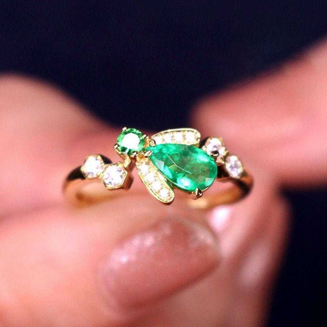 Bee Natural Emerald Teardrop Shape With White Diamond 18K - Etsy