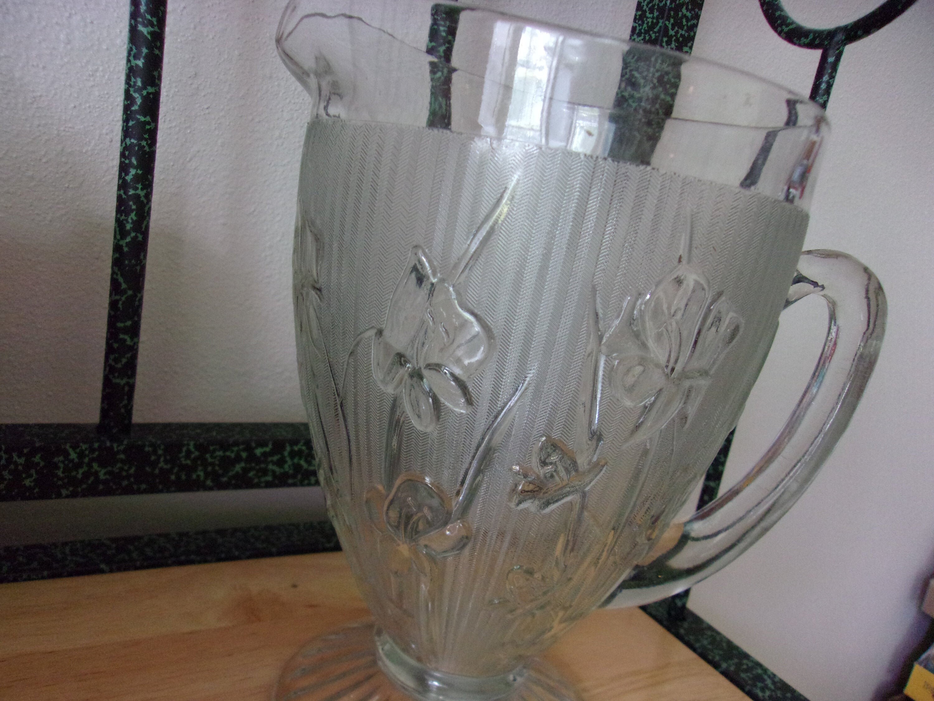 Depression Glass Pitcher With Iris Herringbone Pattern - Etsy.de