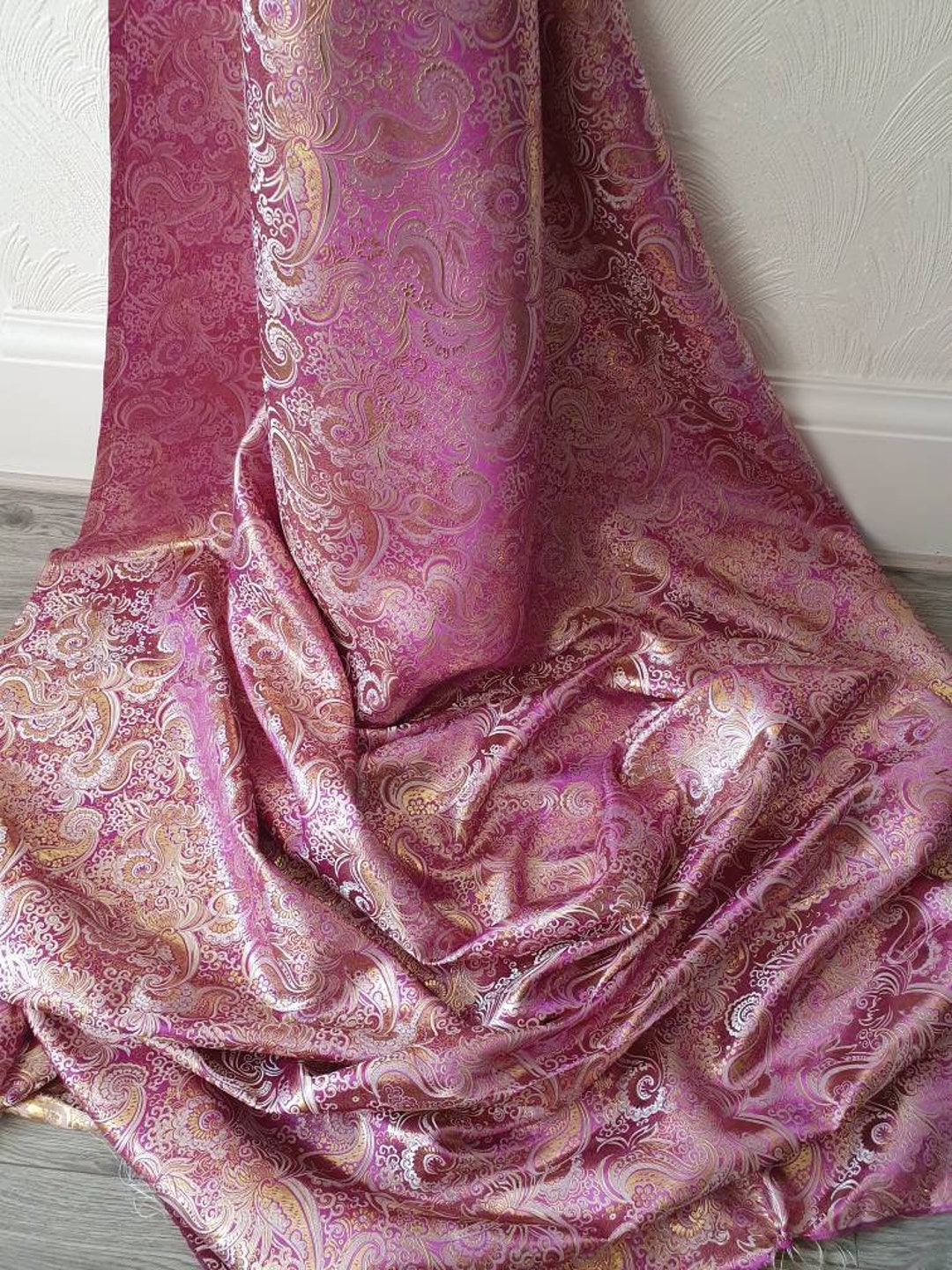 1m Lilac Gold Coloured Metalic Paisaly Borcade Jaqcard Fabric 58 Wide ...