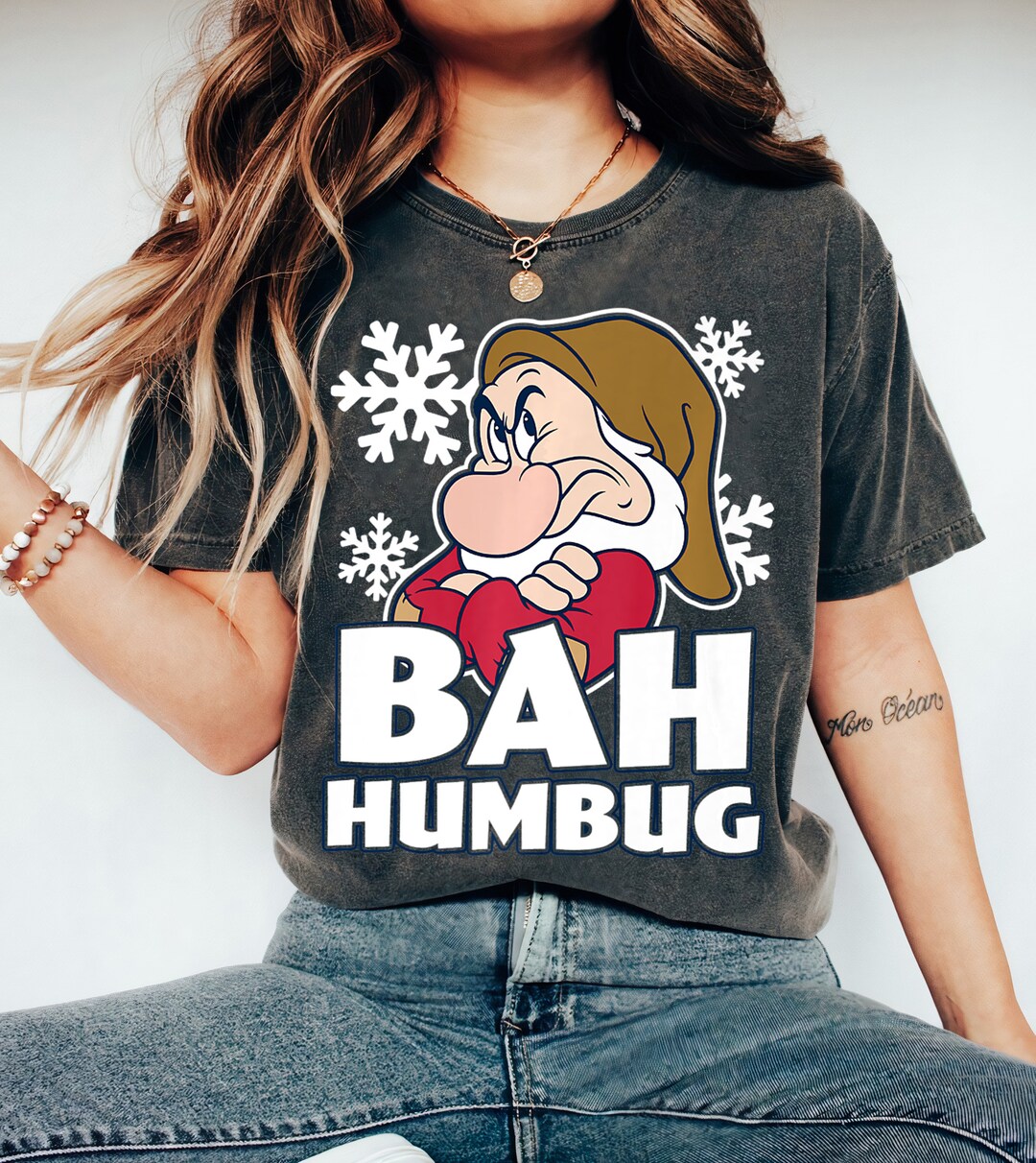 Disney Snow White & the Seven Dwarfs Christmas Grumpy Humbug T-shirt ...