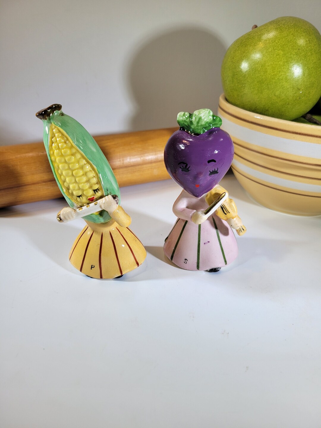 Funny Anthropomorphic Corn and Beet Girls Salt and Pepper Shakers ...