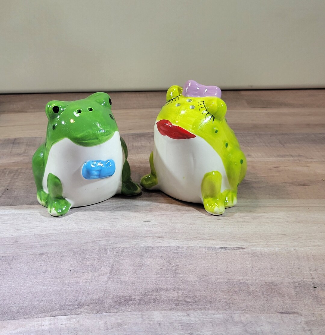 Funny Boy and Girl Green Frogs With Salt and Pepper Shakers ...