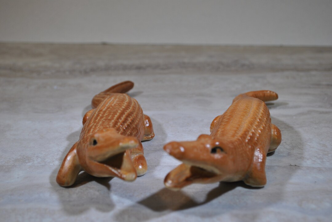 Fiesty Brown Alligator Salt and Pepper Shakers, Collectible, Vintage ...